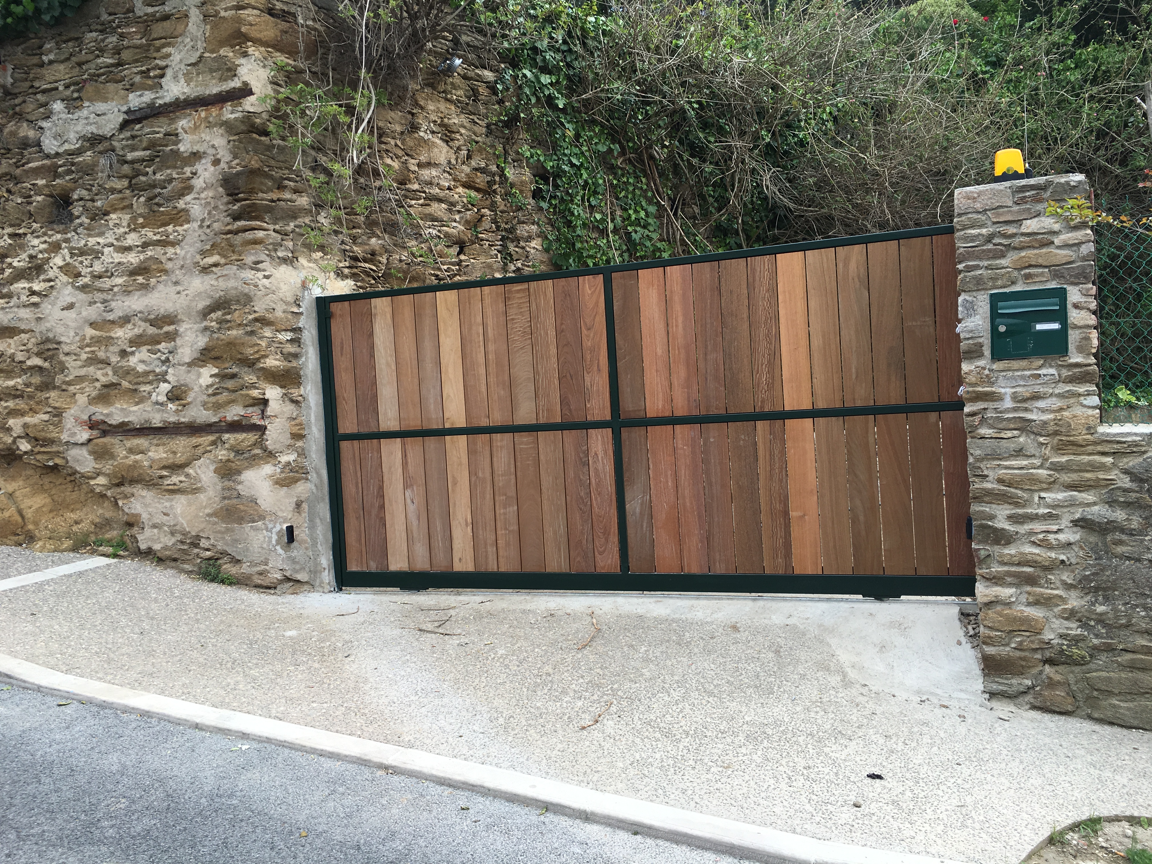 Portail coulissant en bois