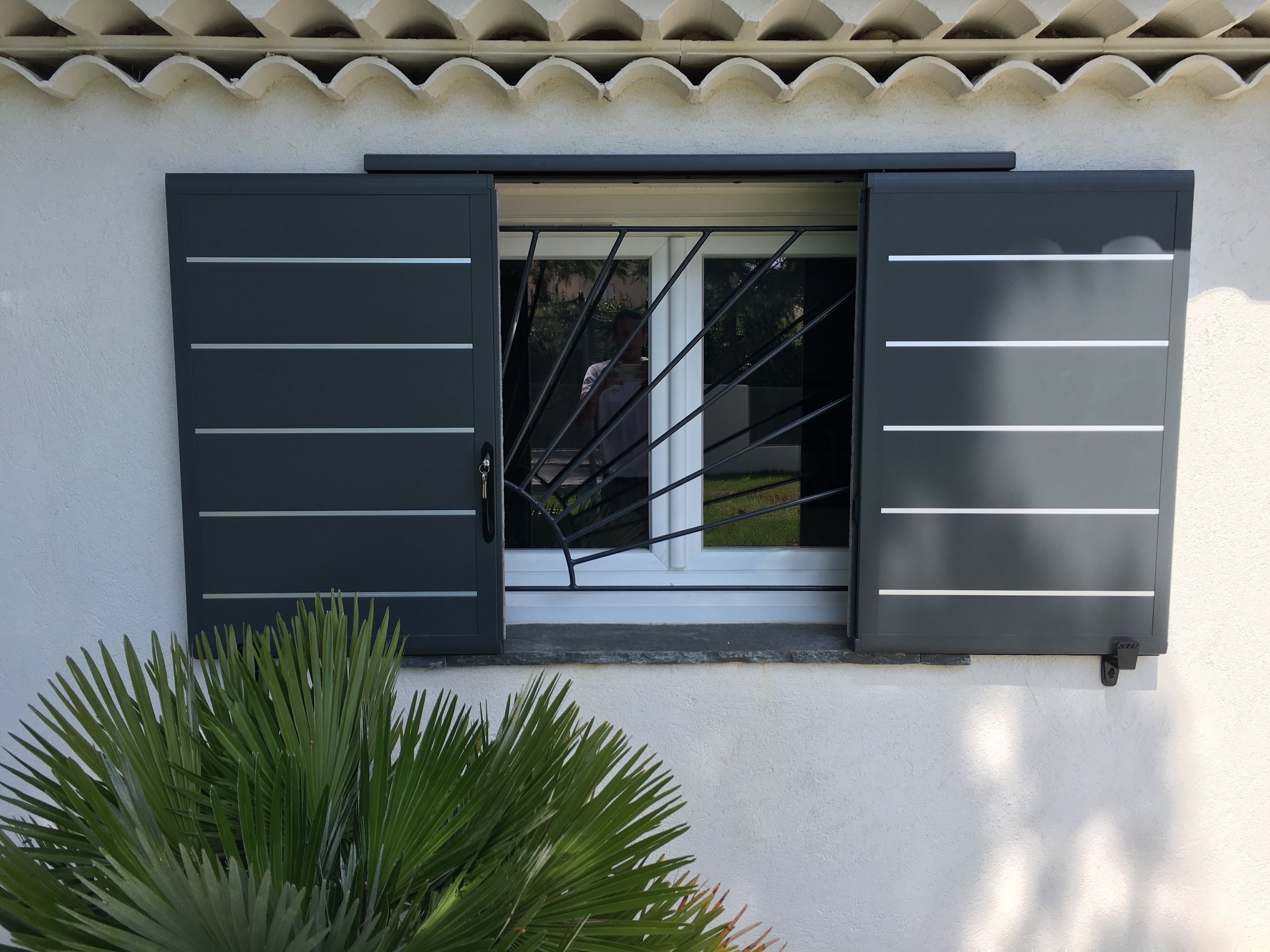 volets coulissants aluminium gris